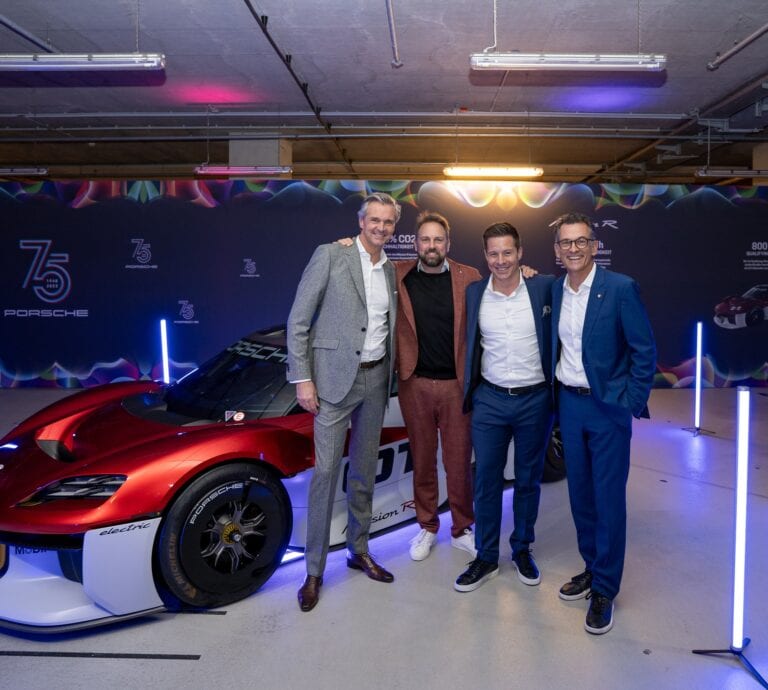 In Farbenpracht: Porsche feiert 75 Jahre in der Elbphilharmonie! | CITYGLOW